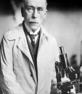 Famous Microbiologists - Biography, Life, Interesting Facts