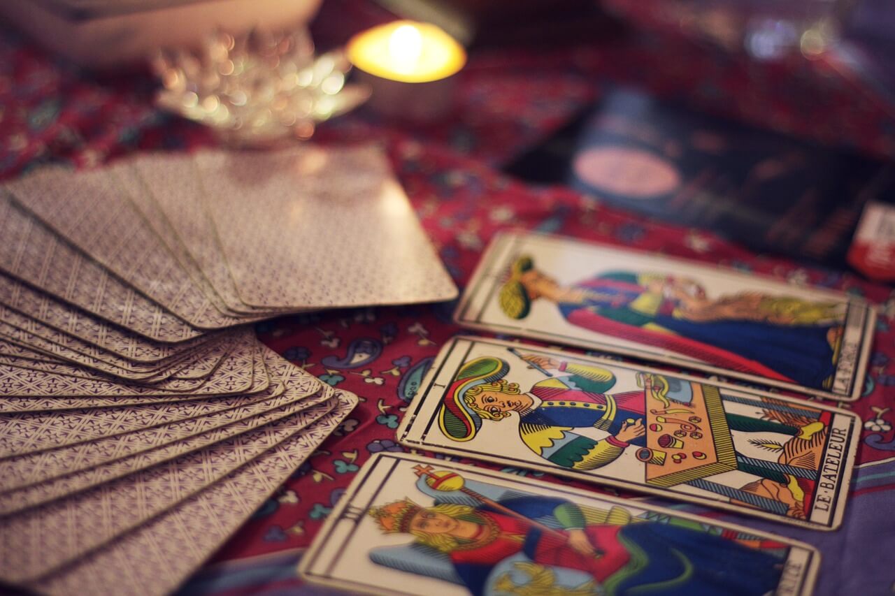 A Brief History Of New Age Tarot for Psychic Predictions - SunSigns.Org