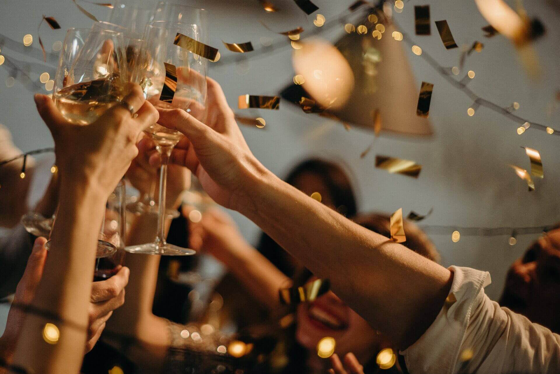 Dating A Party Freak: Do's And Dont's - SunSigns.Org